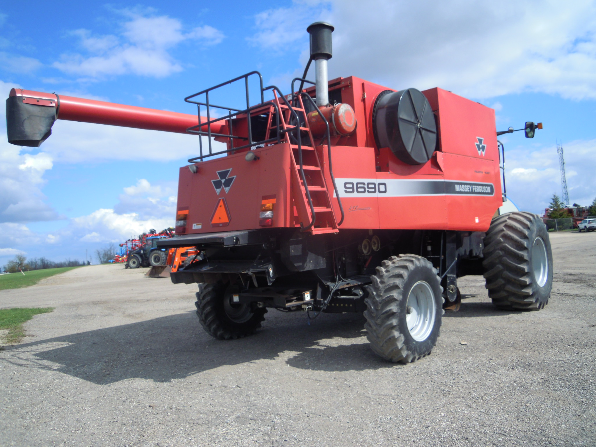 2006 massey ferguson 9690 combine 13118 $ 125000 00 cad 2300hrs 2wd ...